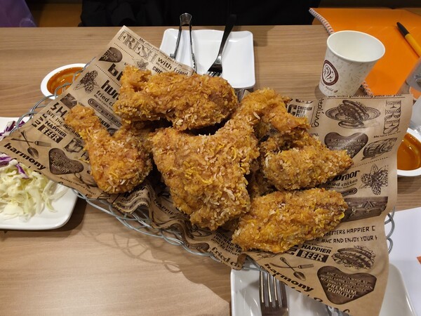 BBQ·bhc·교촌, 각기 다른 신메뉴로 소비자 공략...맵단 vs 바삭 vs 정통