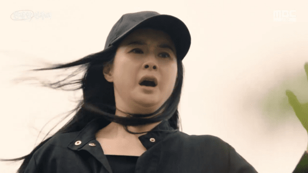 친절한선주씨 최정윤, 폭탄 설치 후 바다로 뛰어들며 충격 엔딩