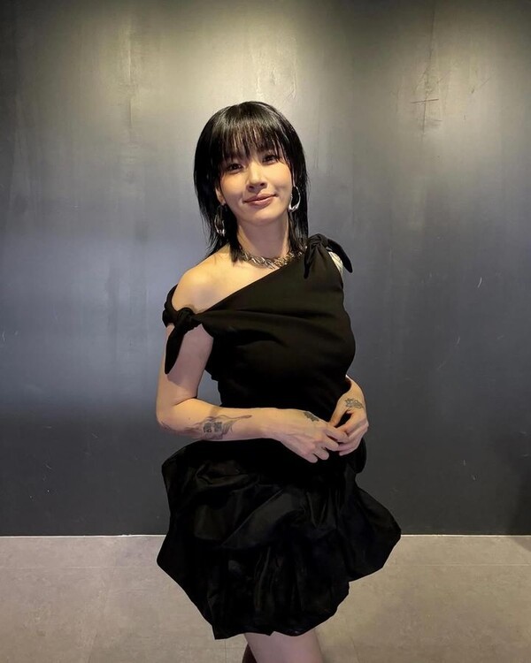 모니카 결혼 후 첫 공식석상, 출산 50일 만에 화려한 컴백